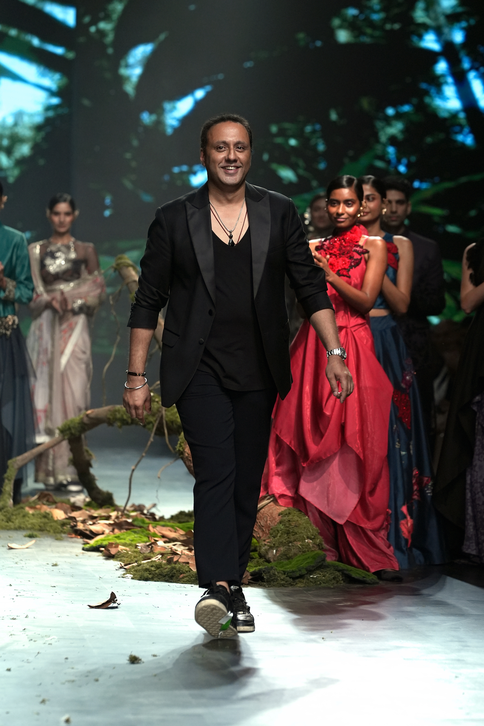 R|ELAN brought the glamour of couture by Varun Bahl at LFW - Indian ...